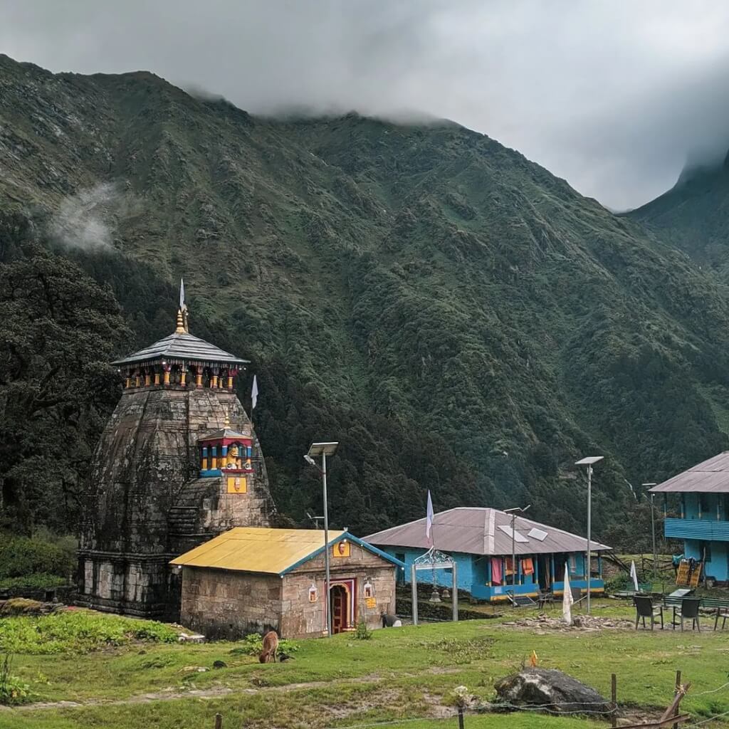 Madhmaheshwar Temple: A Complete Travel & Trekking Guide